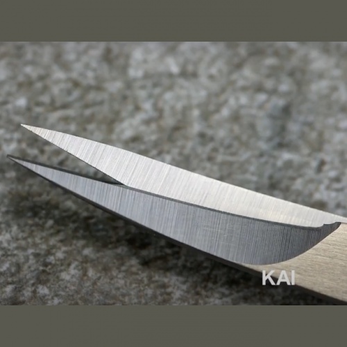 Kai Double curved Embroidery Scissors 5in | The Quilt Shop