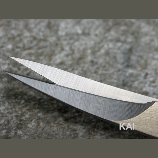 Kai Double curved Embroidery Scissors 5in | The Quilt Shop