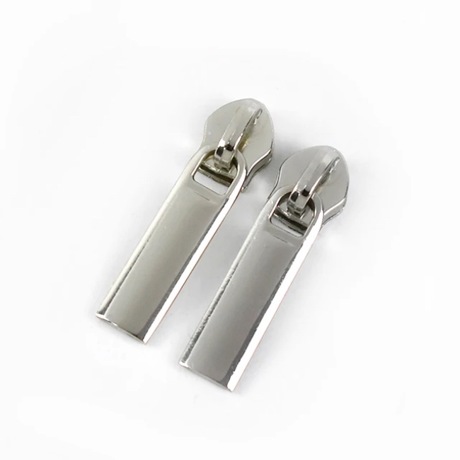 Silver Nylon Size 5 Zipper with Pulls - Light Beige | The Quilt Shop